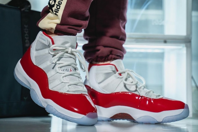 Air Jordan 11 Retro Cherry: Ikona Świata Sneakersów - SHEZAMME